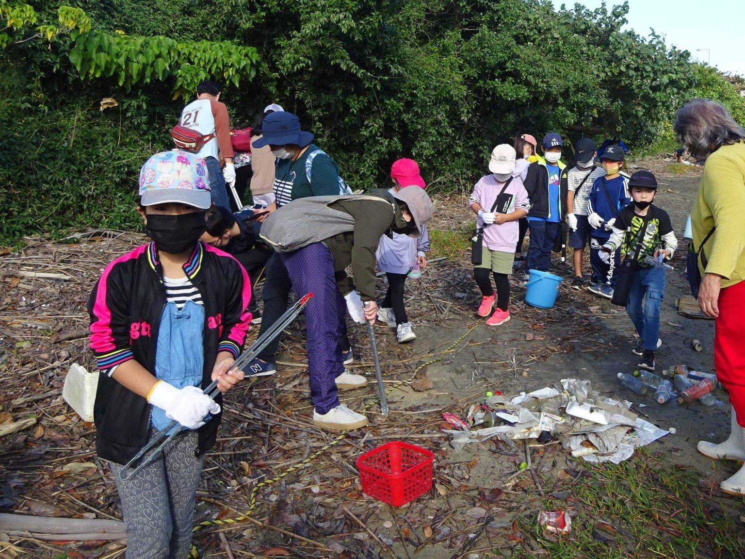 【事例紹介】“自然と環境の保全は足元から” 身近な自然から考えるSDGs-前編- ｜ お知らせ ｜ 沖縄県SDGs